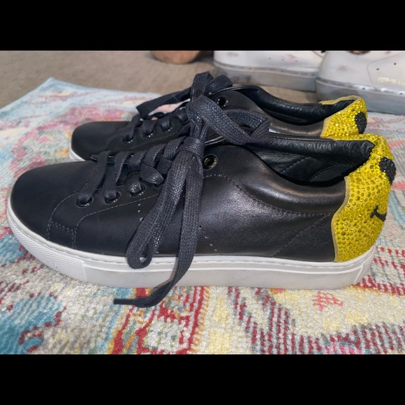 Lola Cruz | Shoes | Lola Cruz Black Sneakers | Poshmark